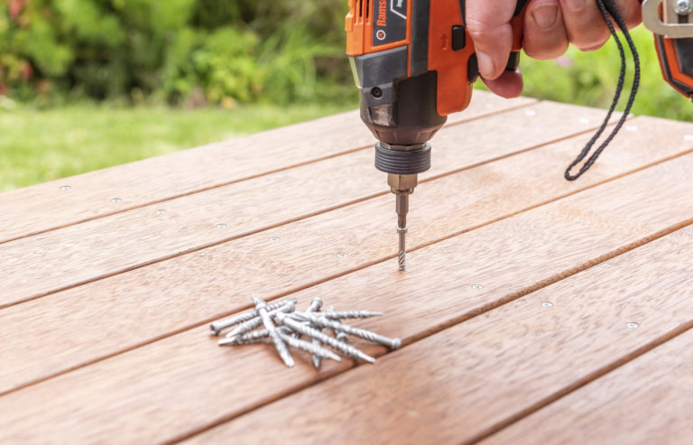 The decking screw does all the work, so no need to apply heavy pressure ...